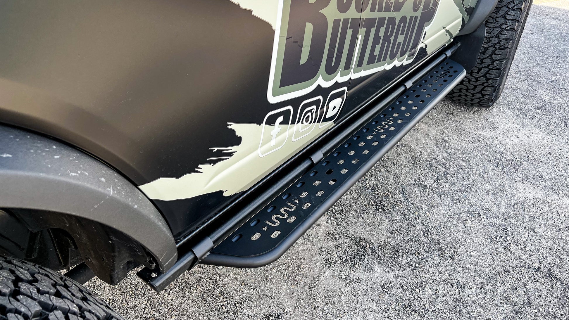 Buckle Up Off-Road 4DR Gallop Quick Release Full-Length Step for 2021+